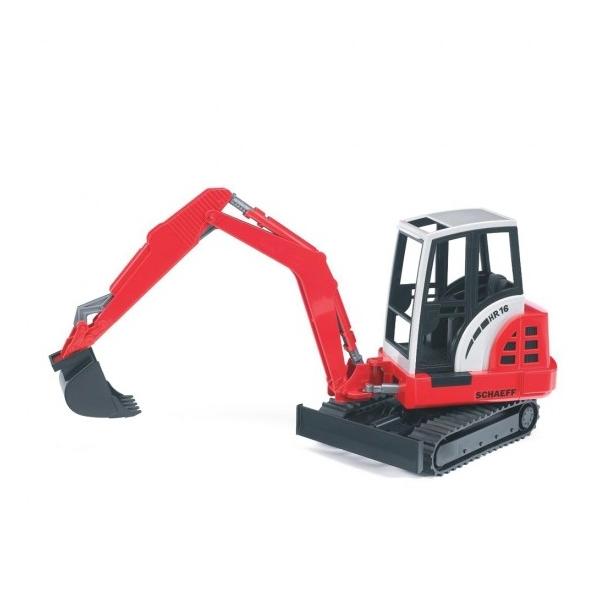 妥協を許さないbruder社のつくりこみは見落としがちな細部にまでも及ぶ。本物を連想させるコックピットはまさに圧巻だ。駆動部分の連結にも彼らの持っている心意気が感じられる。bruder製品は、『just like the real thin...