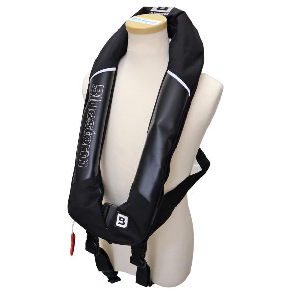 ■バリエーション：カラースタイル,ブラック,ワンサイズ■メーカー：ブルーストーム(Bluestorm)・国土交通省型式承認品・小型船舶用救命胴衣TYPE A・初期浮力約9.0kg・安全性を向上させる股ベルト付き。・推奨身長：100~150c...