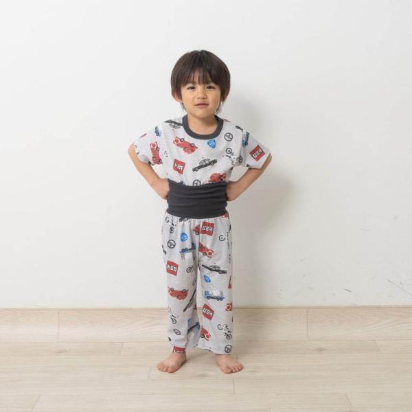 ,#000444,#00003817 【トイザらス・ベビーザらス限定】男の子に人気のキャラクター トミカの半袖パジャマです。腹巻付きなので、お腹が出にくく寝冷え対策もばっちりです。