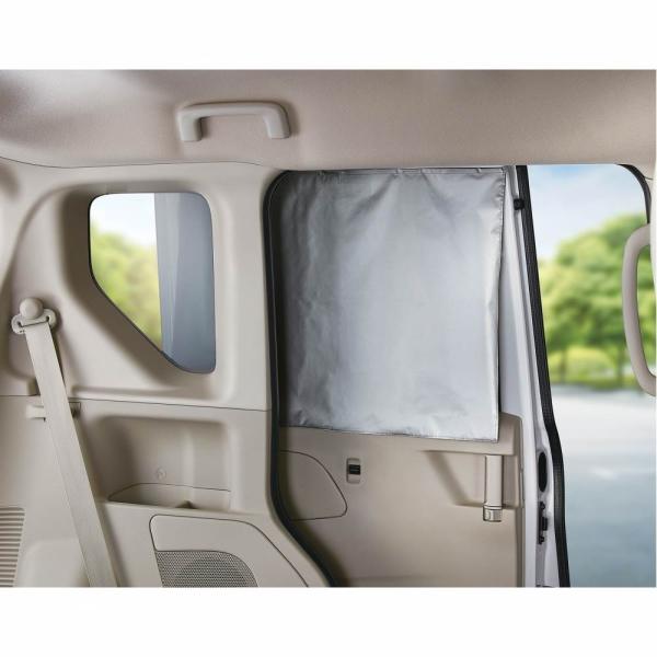 ピタッっと薄型マグネットでつけやすいエアコンの効率アップに車中泊の目隠しに遮熱・遮光機能付きで日差しから車内を守る薄型マグネット5個でピッタリくっつき位置調節も自在。ドア開閉もOK小さくたためてコンパクト使用方法シルバー面を車内側にして、サ...