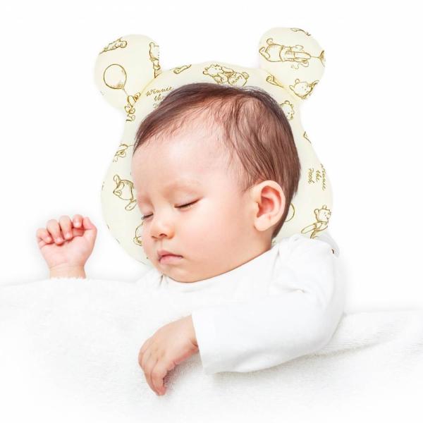 ,#000444 かわいいプーさんのシルエットをかたどったベビーまくらです。やさしい肌触りのニット生地を使用しており、赤ちゃんにも安心してお使い頂けます。