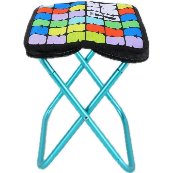 ,#00004009,#00004033,#00004047 FIFA WORLD CUP 26公式ライセンス商品。大会ロゴをモチーフにしたポップで鮮やかなデザインが目を引く折りたたみチェアです。