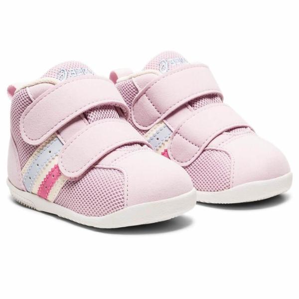 ,Instore0613shoes,#2025081502, 「つまずきにくさ」を考えた思いやり設計。洋服に合わせやすい「CONFI FIRST」がデザインリニューアルしました。