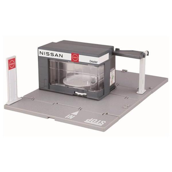 #00003477 "パッと開いてすぐに遊べるトミカタウンにNISSAN カーディーラーが登場！日産 スカイライン付き！"店舗内部にターンテーブルのあるカーディーラーです。ダイヤルを手動で回すことでターンテーブルに飾ったトミカが回転し、ショ...