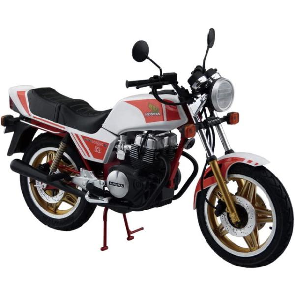 ザ☆バイクシリーズ続々登場！走り鮮烈。二輪のフォーミュラII●1981年式のスーパーホークIIIRを再現●ホークIIIをベースに、専用装備の前後ディスクブレーキ、鍛造セパレートハンドル、セミエアサスペンションも忠実にモデル化●質感を高めるゴ...