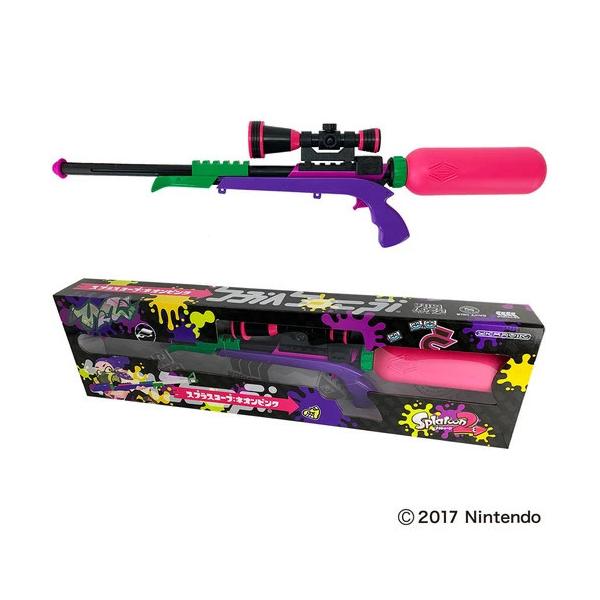 「スプラトゥーン2」に登場する「スプラスコープ」のリアルウォーターガンが登場！ハンドグリップを前後に動かして加圧後、トリガーをひいて水を噴出します。※スコープに機能性はございません。ご了承ください。■商品サイズ：W75.5ｃｍ×H19.5ｃ...