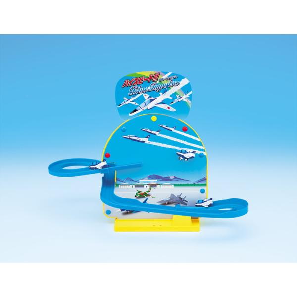 スイッチを入れるとライトが光ってメロディが鳴りパネル面をブルーインパルスが飛び上がりレールの上部に降りレールを下ります。下まで来たブルーインパルスはまたパネル面を飛び上がります。■対象年齢：3歳以上■使用電池：単3電池×3本(別売り)■メー...