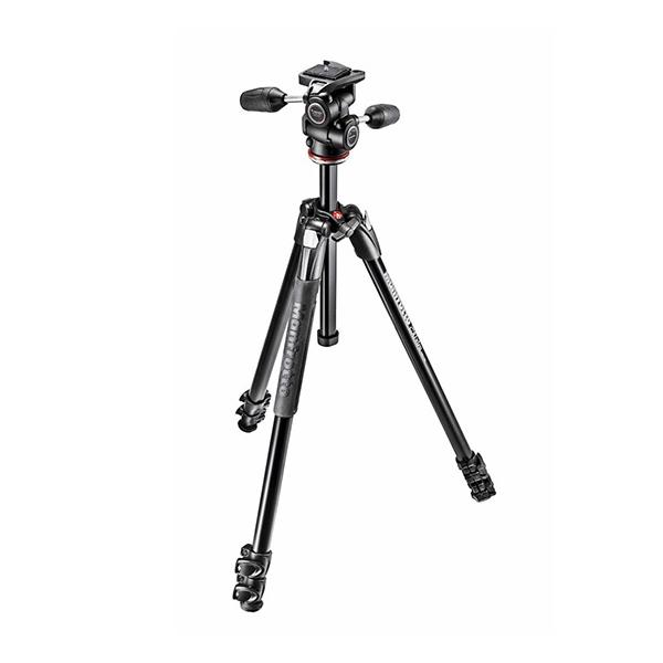 輸入元在庫有   （在庫状況はあくまでも目安です ）3ウエイヘッド（MH804-3W)との組み合わせにより取り扱いやすいアルミニウム三脚3段の290メインストリームモデル。290LIGHTと比べ脚径は太く26mm、開脚角度は4段階。この3ウ...