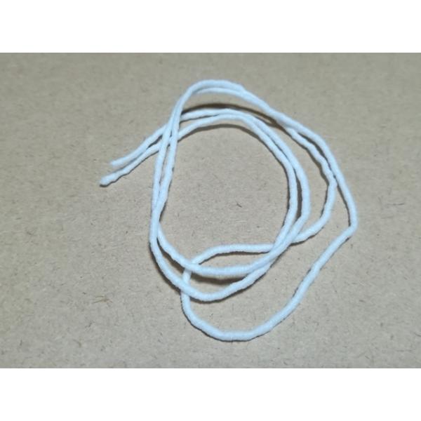 マスク丸ゴムカラー：オフホワイトサイズ：約2mm弱×60cm材質：ナイロン、ポリウレタン伸び率：約3.2倍製造国：日本製【注意事項】こちらのマスクゴムは、ポリウレタン弾性糸を芯にしてナイロン糸をらせん状に二重に巻いてあります。そのため、先端...