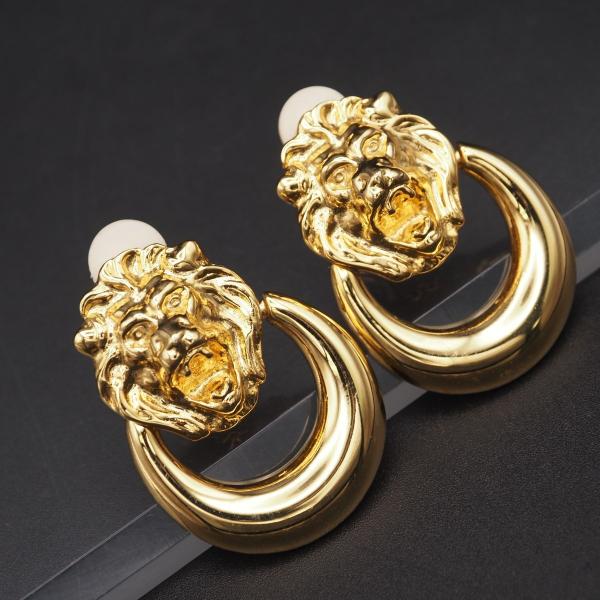 ご覧いただきありがとうございます。商品説明を最後までよくご確認頂き、ご検討ください。★商品サイズ(約)縦:39.9mm横:29.1mm厚み:10.4mm総重量:23.6g多少の擦れ、小傷、若干の歪みが見られますが、比較的に状態は良いです。商...