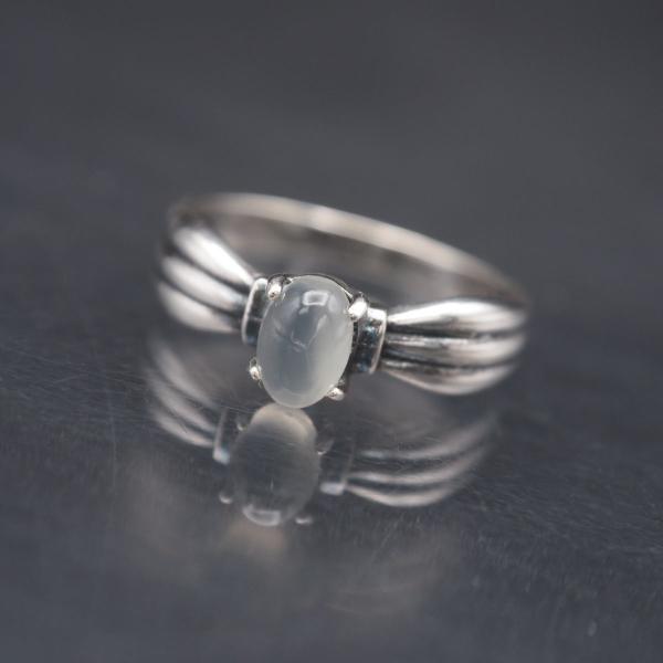 ご覧いただきありがとうございます。商品説明を最後までよくご確認頂き、ご検討ください。★商品サイズ(約)内径:17.1mm幅:6.2mm総重量:2.3g磁気反応:無多少の擦れ、小傷、若干の歪みが見られますが、比較的に状態は良いです。その他の状...