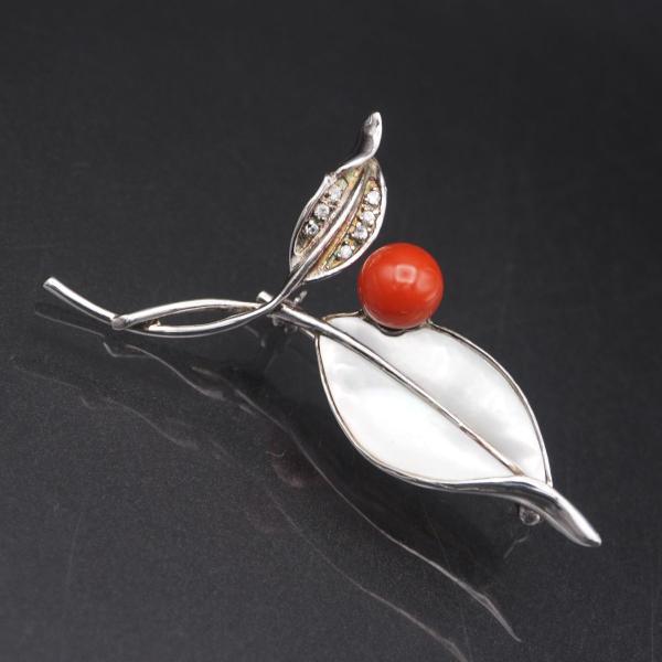 ご覧いただきありがとうございます。商品説明を最後までよくご確認頂き、ご検討ください。★商品サイズ(約)縦:34.5mm横:58mm珠径:8.7mm総重量:7.1g磁気反応:無多少の擦れ、小傷、若干のピンの曲がりが見られる場合がございますが、...