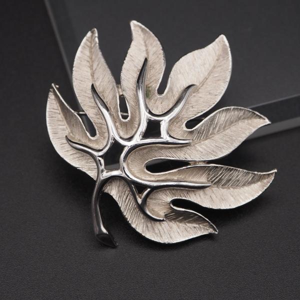 ご覧いただきありがとうございます。商品説明を最後までよくご確認頂き、ご検討ください。★商品サイズ(約)縦:49.6mm横:50.6mm厚み:10.9mm総重量:20.7g多少の擦れ、小傷、若干のピンの曲がりが見られる場合がございますが、比較...