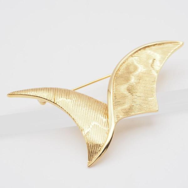 ご覧いただきありがとうございます。商品説明を最後までよくご確認頂き、ご検討ください。★商品サイズ(約)縦:40.4mm横:73.2mm厚み:7mm総重量:16.7g多少の擦れ、小傷、若干のピンの曲がりが見られる場合がございますが、比較的に状...