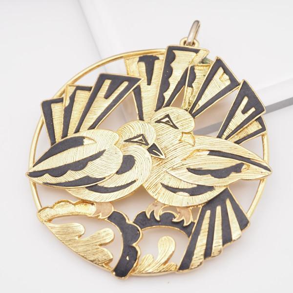 ご覧いただきありがとうございます。商品説明を最後までよくご確認頂き、ご検討ください。★商品サイズ(約・バチカン含む)縦:73mm横:64mm厚み:5.7mm総重量:30gバチカン径:4.4×2.3mmペンダントトップの出品です。チェーンは付...