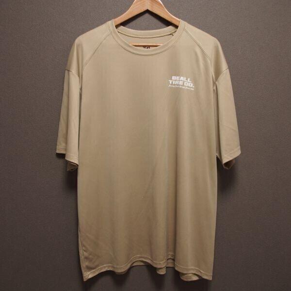 ご覧いただき誠にありがとうございます。商品画像、説明文をよくご確認の上、ご検討いただきますようお願いいたします。＊サイズ (約cm)素材:記載無、不明表記サイズ:XL着丈:72身幅:63肩幅:55袖丈:25※平置き採寸。多少の誤差はご容赦く...