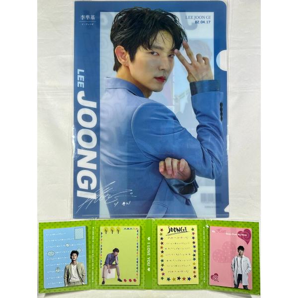 【グッズ内容】イ・ジュンギ「A4サイズ クリアファイル」+「4つ折りメモパッド(4連メモ帳)」のセット【商品サイズ】A4クリアファイル「長辺31cm×短辺22cm」 / メモパッド「長辺9.6cm×短辺7cm(折畳み時)」【商品特徴】クリア...