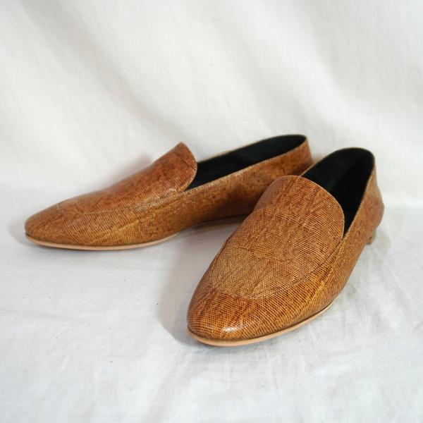 【商品名】BRENTA (39) ローファー　フラットシューズ　ブレンタ　イタリア製　パンプス　J11-24　【表示サイズ】39【状態】B【状態補足】若干の使用感程度、目立った傷汚れのないお品物になります【備考】■・画像の性質上、若干実物と...