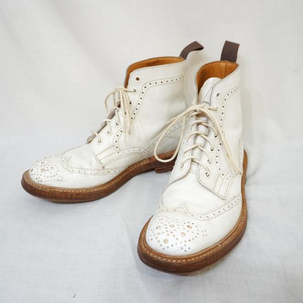 【商品名】旧タグ　トリッカーズ　(7) M2508 Tricker's ウイングチップ　ブーツ　白　モールトン　J7-7【表示サイズ】7【状態】C【状態補足】全体にシミ汚れ多数ありスレキズ多数あり内部にも傷、インソールのずれなど使用感有り,...