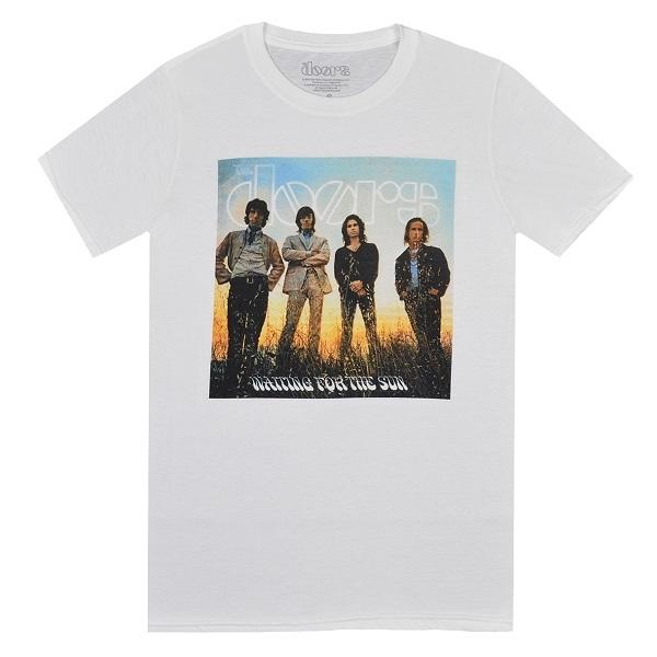 68年作の3rd LP「Waiting For The Sun (太陽を待ちながら)」のジャケットアートワークのTシャツ。アートワークは数多くのロックミュージシャンを撮り続けたフォトグラファーのガイ・ウェブスター撮影による写真を用いたもの。...