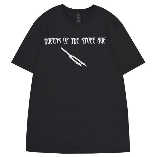 伝説のストーナーロックKYUSSを率いた天才ギタリストとして知られるジョシュ・オムが96年に始動させたロックバンド、QUEENS OF THE STONE AGE。当初はアンダーグラウンドシーンを中心に高い評価と支持を集め、元NIRVANA...