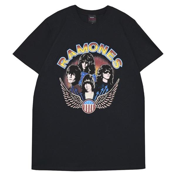 74年結成のNYが産んだパンクロックのレジェンドバンド、RAMONES。バンドは数度のメンバーチェンジをしながらも長きにわたって活動しましたが96年に解散。2002年にはロックの殿堂入りを果たしますが、オリジナルメンバーは全員他界してしまい...