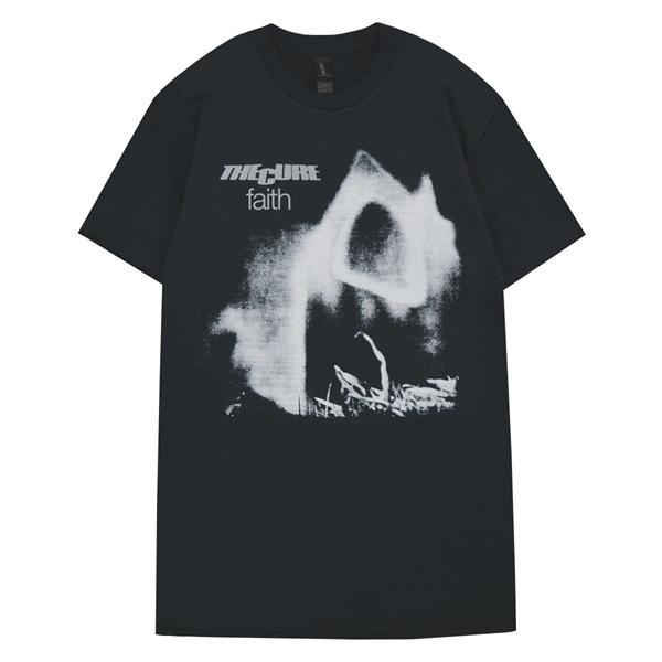 SIOUXSIE &amp; THE BANSHEESのギタリストでも活躍したロバート・スミス率いるUKを代表するゴシックポストパンク、THE CURE。初期のパンクを消化したニューウェイヴサウンドから現在のゴシックサウンドへの変遷により、...