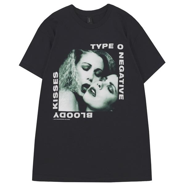 スラッシュメタルバンドCARNIVOREで活動していたピーター・スティールが解散後の89年に幼なじみ3人と新たに結成したゴシックメタルバンド、TYPE O NEGATIVE。ドゥームメタル、ニューウェイヴ、そしてハードコア等々の多様な側面を...