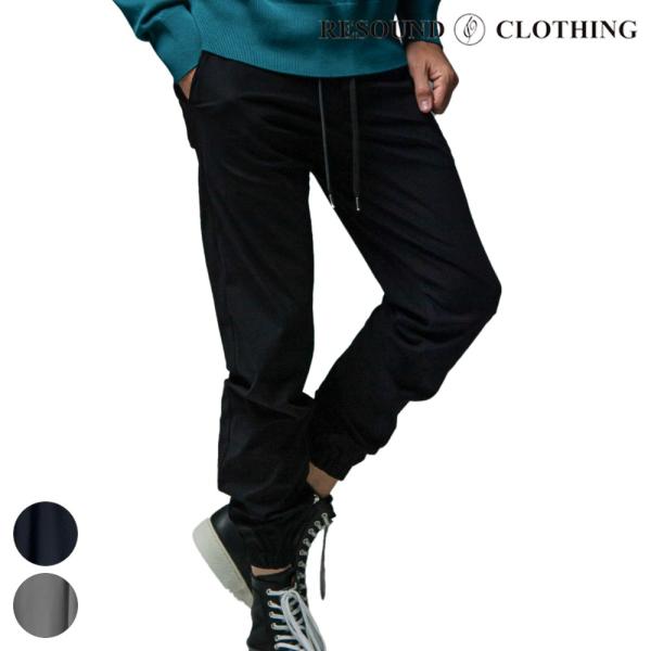 《RESOUND CLOTHING 29th Collection》新作ナイロンパンツは、ややゆったりとしたシルエットが特徴です。リサウンドのアイコンとなるデニムをイメージした帯幅とホームベース型バックポケットを継承しています。さらに、サイ...