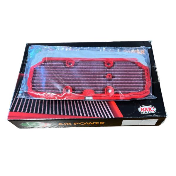 BMC Airfilter製のパフォーマンスエアフィルターです。純正のリプレイスメント用になります。・メーカー品番：FM394/19・参考純正品番 800090348・エアフィルター用クリーニングキットで洗浄可■適合モデル・99年 MV A...