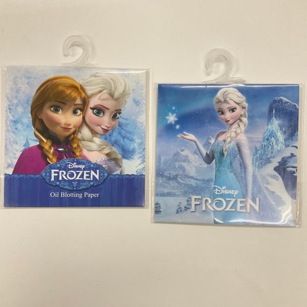 商品名称 【Disney ディズニー アナと雪の女王】あぶら取り紙　サイズ 約9cm×9cm×0.1cm女の子の必需品！ テカリ・べたつきを解消！いつもバッグに入れて置いてね♪本体価格1個418円の品こちらの商品は普通郵便での発送になります。