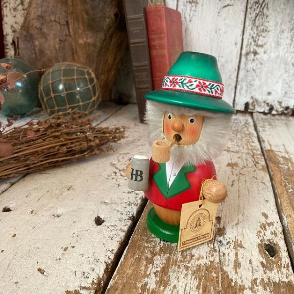 ドイツ、クリスチャン・ウルブリヒト社製のラウチャーマン（煙出し人形）。空洞になっている胴体の中で香を焚くことで、口から煙を出します。優しい肌触り、温もり溢れる材の素材感。どんな場面でも可愛らしく自然に仕上がり、そっと置いておくだけでもお店や...