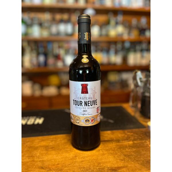 フレンチオーク樽で１１カ月間熟成にて造られます。紫がかったルビーレッドカラーの外観に、樽熟成によるロースト香が感じられます。豊かな果実味と滑らかなタンニンのバランスが素晴らしい味わいで、肉料理全般と良く合います。味わい：ミディアムボディ原産...