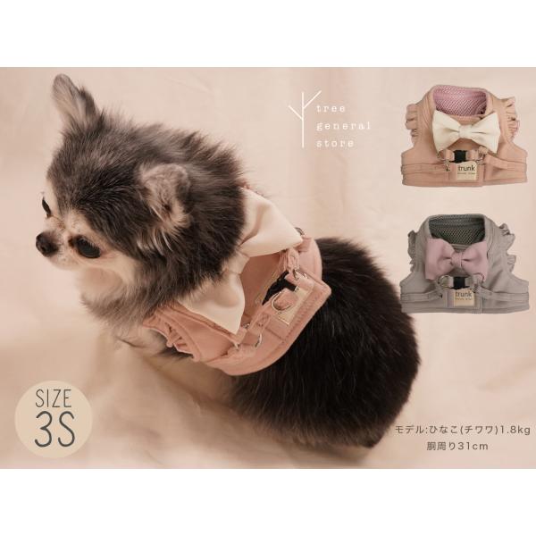 素材 本体：表 コットン100％　　　裏 ポリエステル100％バックル：ポリアセタールサイズ 胴周り約28〜32cm　適応体重1.5〜3 kg注意 散歩専用ウエアハーネスですので係留には使用しないでください