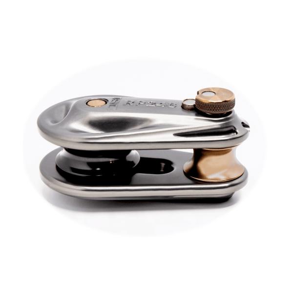 ISC リギング プーリー 14mm Compact 200シリーズ ブロック ツリーケアISCリギングプーリー標準品と比較して、最大150％の強度を実現した次世代リギングプーリーです。新しい薄型のスプリングロック機構は、新しいセーフロック...