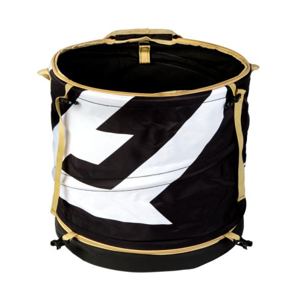 MATRIOSACセットは、互いにフィットしてコンパクトに折りたためる2つの丸型バッグで構成されています。投げ釣り用のセットを2つ、つまりスローライン2本とスローバッグ4個を収納できます。内ポケットは、サイドハンドルでバッグを持ち運んだ際に...