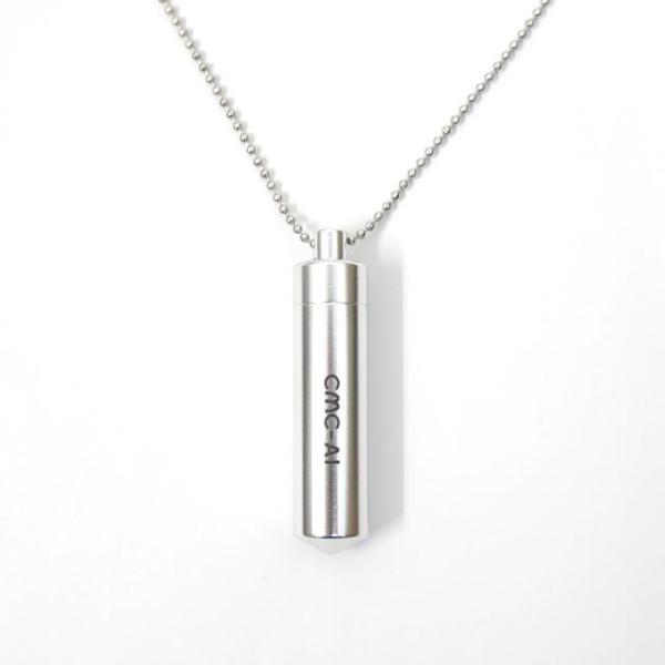 CMC(カーボンマイクロコイル)約0.01〜1μmのピッチでコイル型に巻いた、炭素繊維(ナノサイズのものはカーボンナノコイル(CNC)と呼ばれる)。電磁波を吸収する特性などを持ち、心臓ペースメーカーの保護など様々な分野への応用が期待されてい...