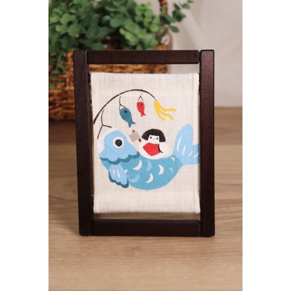 日本の伝統的な美しさと現代的なデザインが融合した、愛らしいフレームです。手のひら大のサイズで、卓上など省スペースに飾れるのが大きな魅力。「こいのり金太」は、健やかな成長とたくましさを象徴する金太を上品な木製フレームに収めました。コンパクトな...