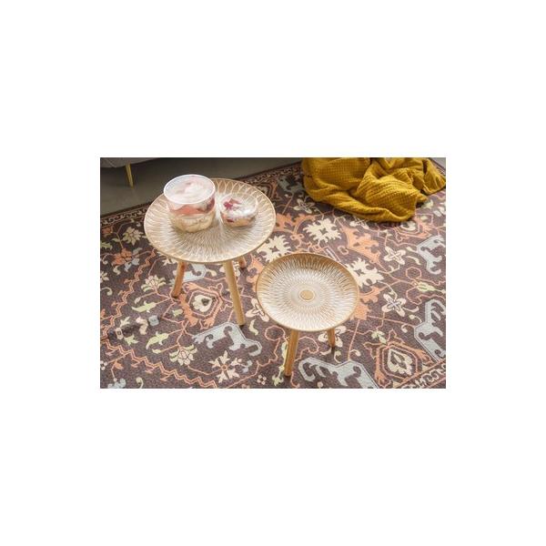 ●まるでレースが敷いてあるような繊細なデザインのトレーテーブルは、置くだけでお部屋を華やかな印象にしてくれます。●座椅子に合わせて使えば、いつものくつろぎタイムをより充実したものに！映画を観るとき・本を読むとき等、休息時間をサポートする便利...