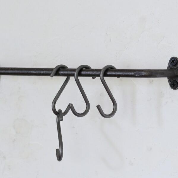 サイズ幅:約2.3cm*高さ:約5cm重さ:約7g材質:アイアン商品説明※サイズや作りの差異、歪み、凹凸、塗り斑、加工跡等が見られる場合がございます。定形外郵便:可クリックポスト:可