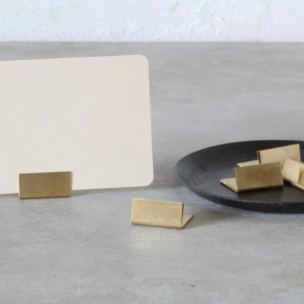 サイズ幅:約2.1cm*奥行:約1.8cm*高さ:約1.3cm素材:ブラス（真鍮）重さ:約5g※単品となります。素材特性上当初より黒ずみのある場合がございます。ご了承くださいませ定形外郵便 ・〜８個迄:140円 ・〜１７個迄:180円   ...