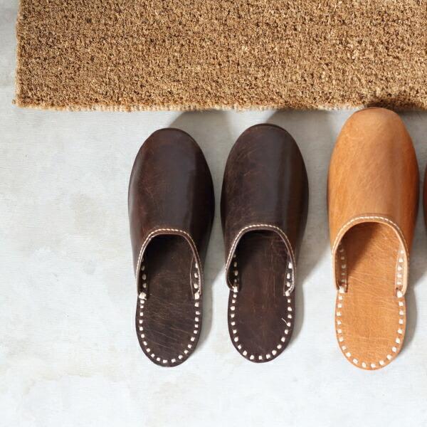 サイズレディースフリーサイズ約24.5cm〜25cm位やや硬めの革素材となりますので、当初はきつく感じると思います。しばらくすると、柔らかくなり足に馴染んできます。革製品となりますので、お手入れをして頂く事で永くお使い頂けます。 重さ:約2...