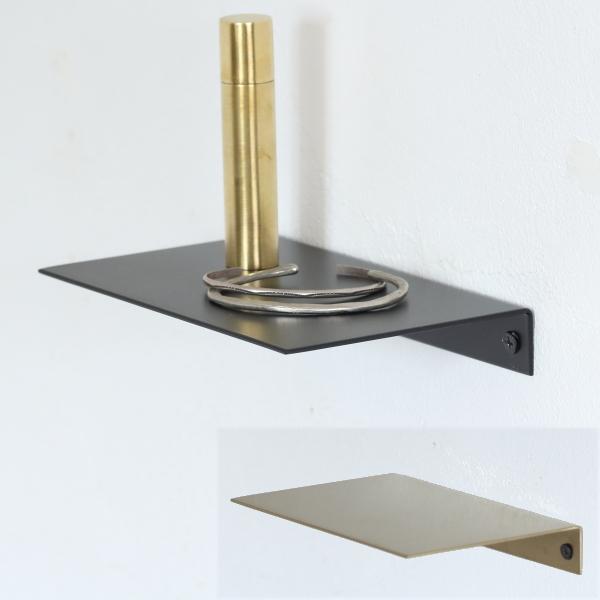 サイズ 幅:約16cm*奥行:約10cm*高さ:約2.4cm重さ:約240g材質:アイアン商品説明 ※ネジは付属していません。ハンドクラフト商品の為、ややラフな作りとなります。歪み、加工跡などが見れらる場合がございます。特徴 壁面収納 おし...