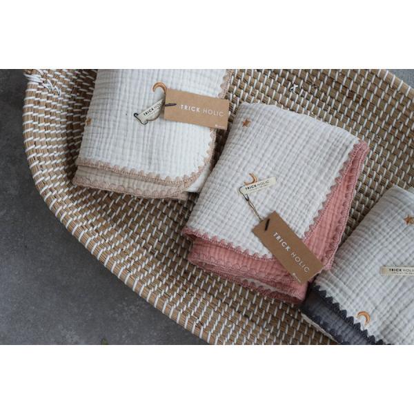 Lサイズ：約140×85cm　※素材の性質により若干の誤差が生じます。素材：6重ガーゼコットン100%　ベビーカーや、お昼寝時、外出時の日差しを遮ったり幅広い使い方のできるブランケット。ガーゼ素材で使い込むほどにやわらかく優しい肌触りです。...