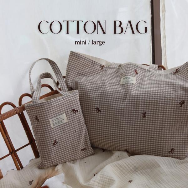 オリジナルTRICK HOLIC コットンバッグ　馬柄刺繍繊細な刺繍が上品な存在感を添え、日常にさりげない特別感をもたらします。サイズは、愛らしく軽やかに持てるminiと、ゆとりある収納力のlargeの2種類をご用意。親子でお揃いにしてお持...