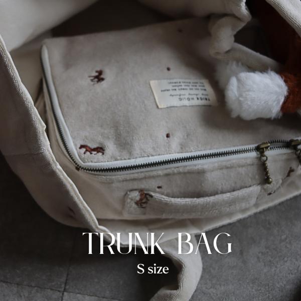 オリジナルTRICK HOLICトランクバッグ馬柄刺繍（内側アルミ蒸着素材）Sサイズ内側アルミ素材のトランクバッグは、保冷剤を入れる内ポケットも付いてとっても便利なポーチです。縫製の都合上、多少サイズが異なる場合がございます。アイロンの使用...