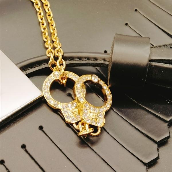 ■商品コードtejoneck■セット内容チャームネックレス■サイズチェーン 51cm■カラーチェーン＆チャームブラッククローム　ゴールド　ピンクゴールドストーンクリア　ブラック　レッド　ピンク■備考メッキ加工■商品説明メッキ加工ですのでお肌...