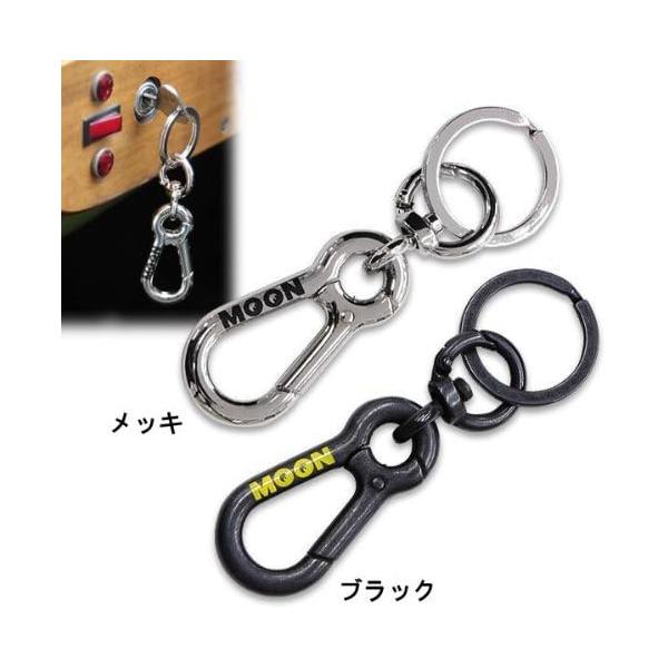 アメリカ西海岸の人気ブランド「MOONEYES」の定番アイテム。ダブルカラビナ仕様で、キーリングやバッグのアクセサリーとしても大活躍。高級感のあるクロームメッキ仕上げで、存在感抜群のデザインです。■仕様カラー：クロームメッキ（CHROME ...