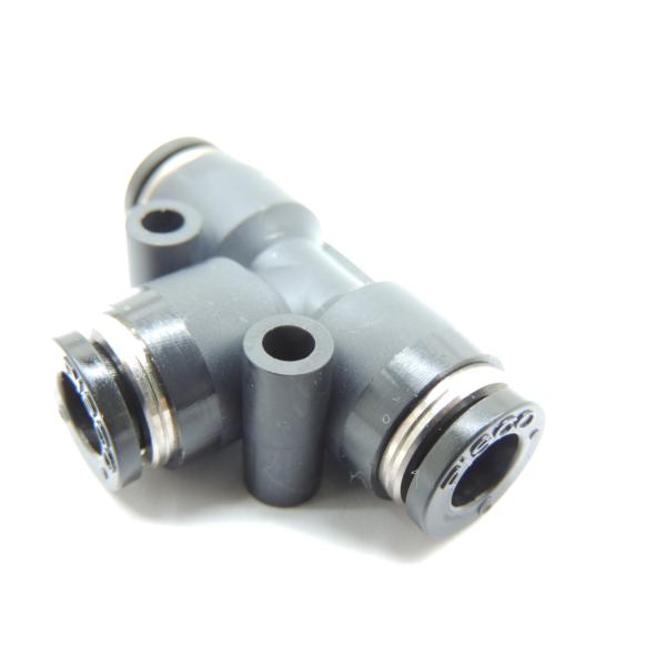 エア機器用継手最高使用圧力(MPa):0.9チューブ外径:6ミリｘ3口【サイズ】約幅13.5ミリ×高さ40ミリ×奥行13.5ミリ【本体質量】11g【原産国】日本1A03-04710送料・追跡可能メール便で出荷予定です。【注意事項】・同梱はで...