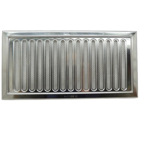 SUS304ステンレス製 床下換気孔 　１５０＊３００　アミ付 仕上げ:シルバー有効換気面積:120.9cm2材質:SUS304＜サイズ＞ A150　B300　C122　D272　E14　F6＜重さ＞ 約217ｇ商品コード　「2504002...